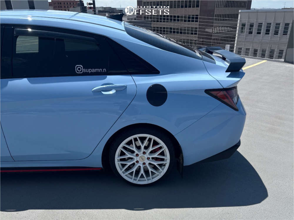 2023 Hyundai Elantra N with 18x8.5 40 Versus VS24 and 215/35R18 Kosic ...