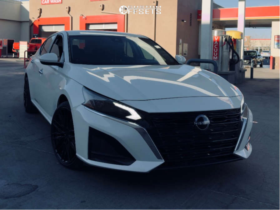 2023 Nissan Altima with 19x8.5 40 XXR 582 and 225/35R19 Lexani Lx ...