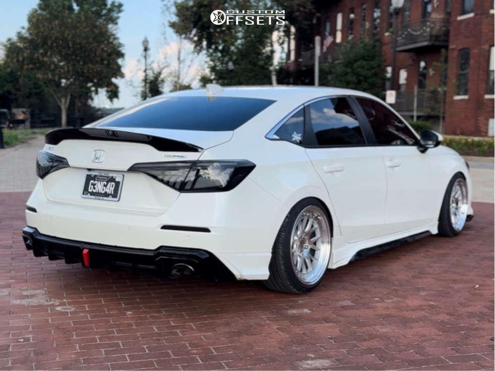 2024 Honda Civic with 18x9.5 30 Aodhan Ds06 and 245/35R18 Lexani RFX ...