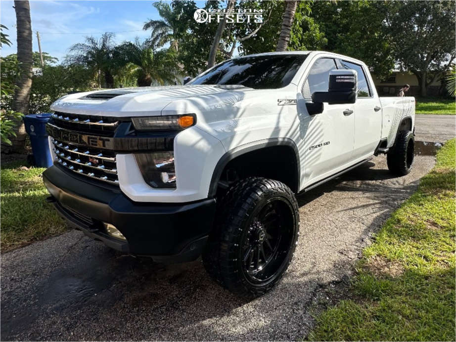 2020 Chevrolet Silverado 2500 HD with 24x12 -44 TIS 547b and 35/12.5R24 ...