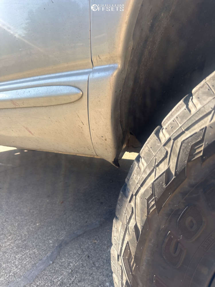 2007 Dodge Ram 2500 with 18x12 -44 Fuel Maverick and 35/12.5R18 Toyo ...