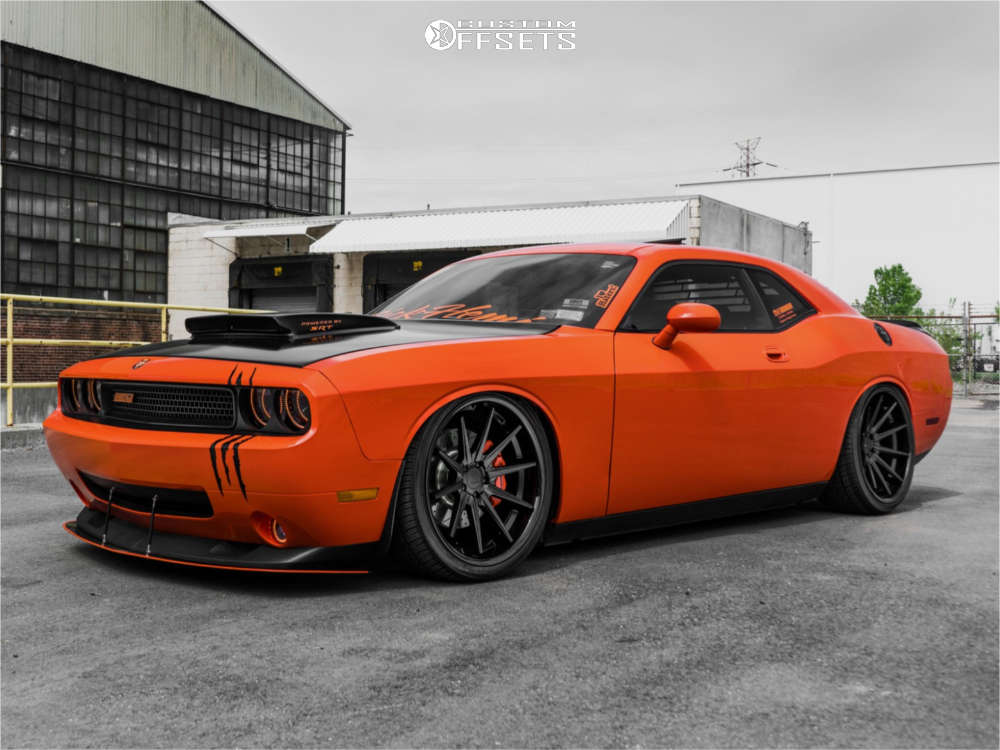 2016 Dodge Challenger with 22x9.5 12 Ferrada Fr4 and 245/35R22 Nexen ...