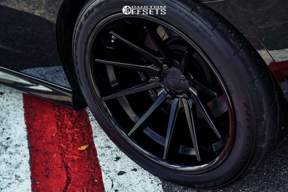 2016 Dodge Charger with 20x10.5 20 Ferrada Fr4 and 275/40R20 Nitto ...