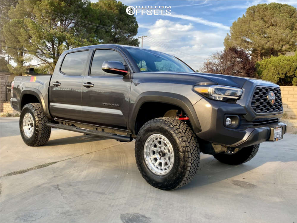 2022 Toyota Tacoma with 17x9 -12 Rock Trix RT114 and 285/70R17 Nitto ...