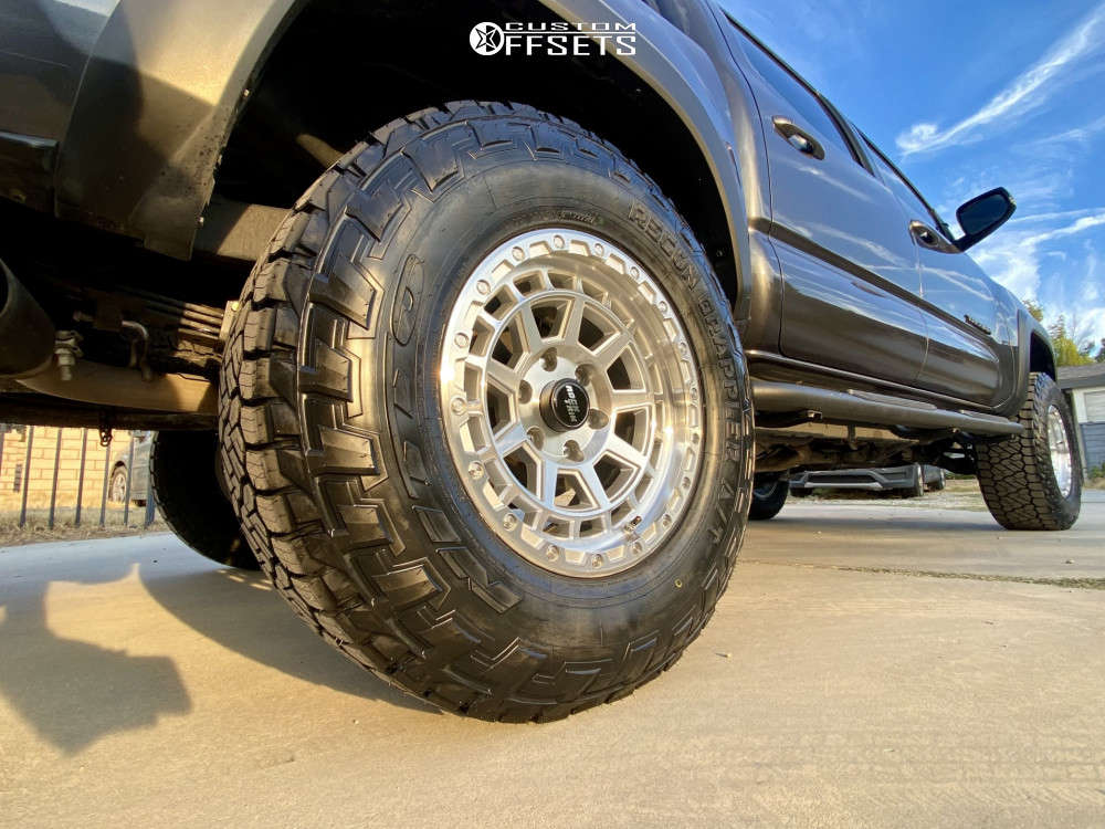 2022 Toyota Tacoma with 17x9 -12 Rock Trix RT114 and 285/70R17 Nitto ...