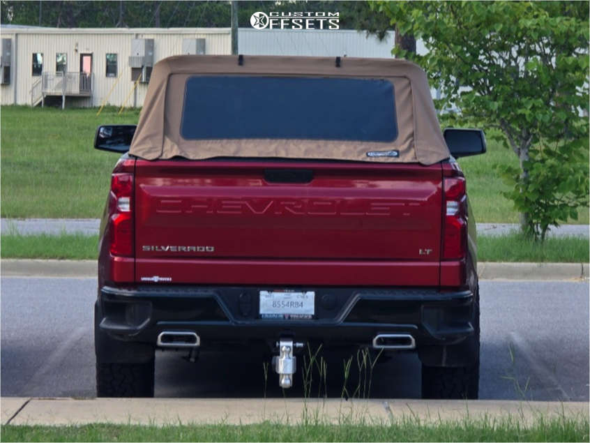 2023 Chevrolet Silverado 1500 with 17x8.5 0 Method Mr305 and 285/70R17 ...