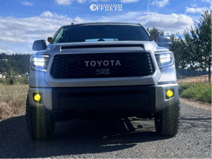 2018 Toyota Tundra with 17x8.5 0 Method MR305 and 285/75R17 Toyo Tires ...