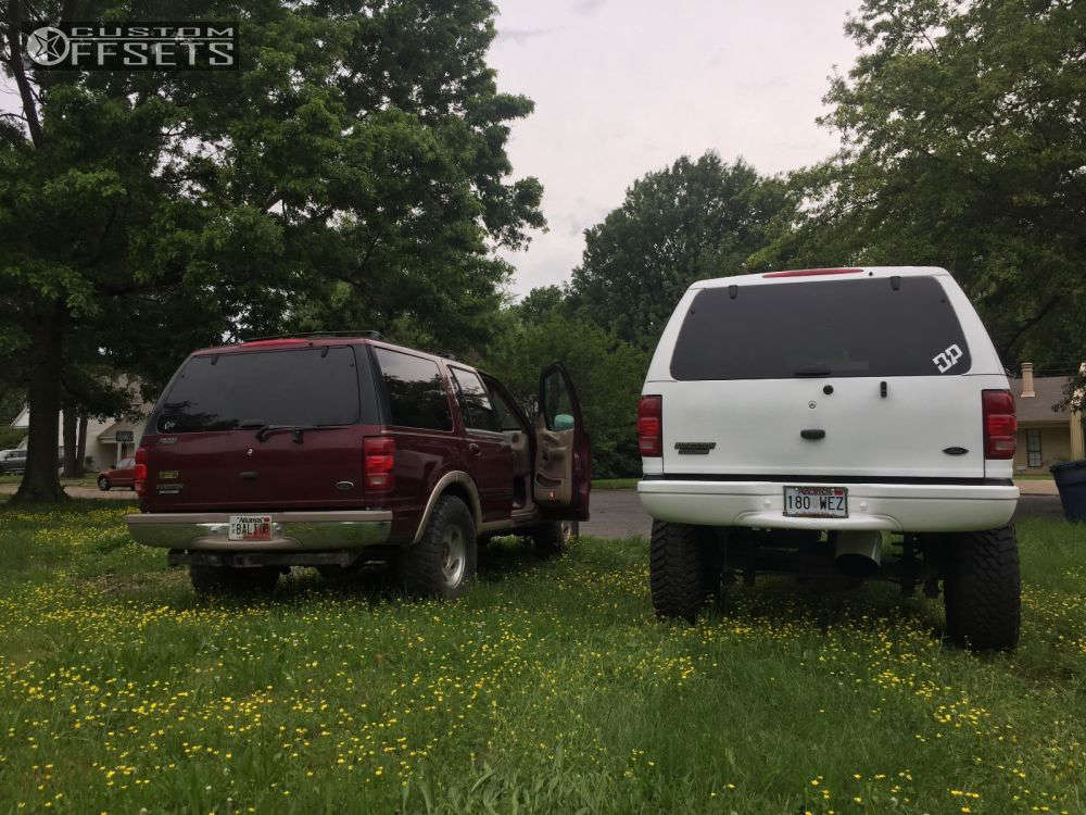 2000 Ford Expedition with 22x10 -12 Red Dirt Road Dirt and 37/13.5R22 ...