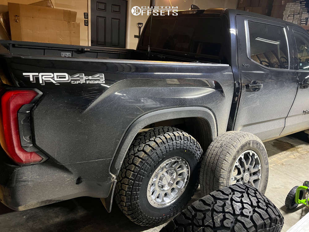 2023 Toyota Tundra with 17x8.5 25 Method Mr709 Hd and 35/10.5R17 Kenda ...