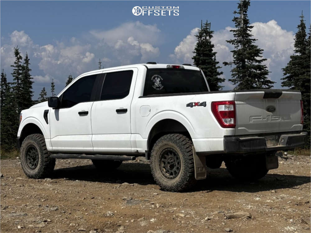 2021 Ford F-150 with 17x8.5 25 Method Mr305 and 35/12.5R17 RBP Repulsor ...