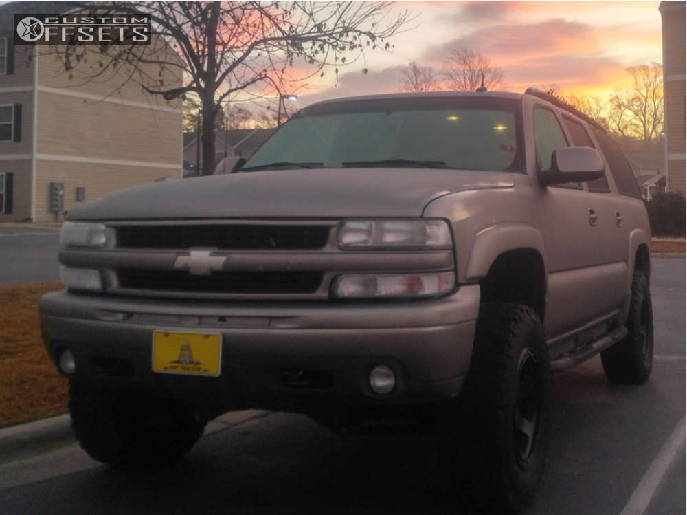 2003 Chevrolet Suburban with 18x9 -12 Method Con6 and 33/12.5R18 ...