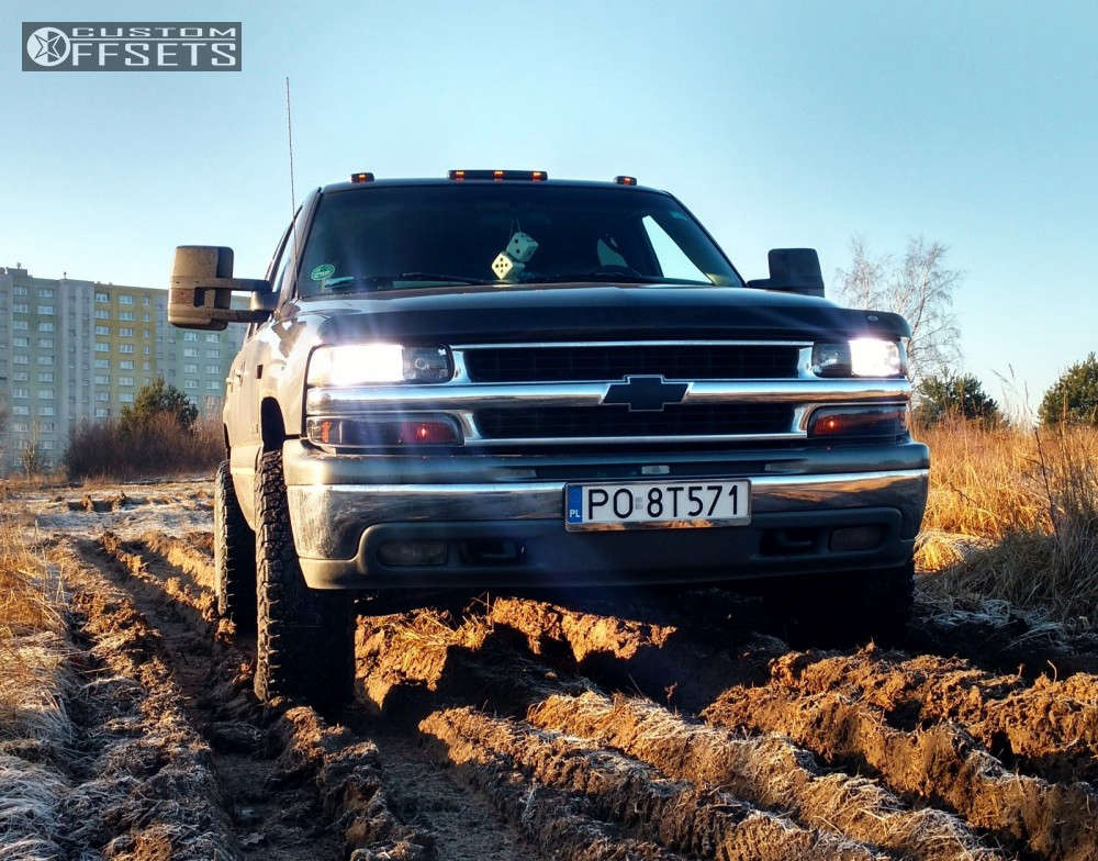 2002 Chevrolet Tahoe with 16x8 -25 Speedmax Other and 285/75R16 ...