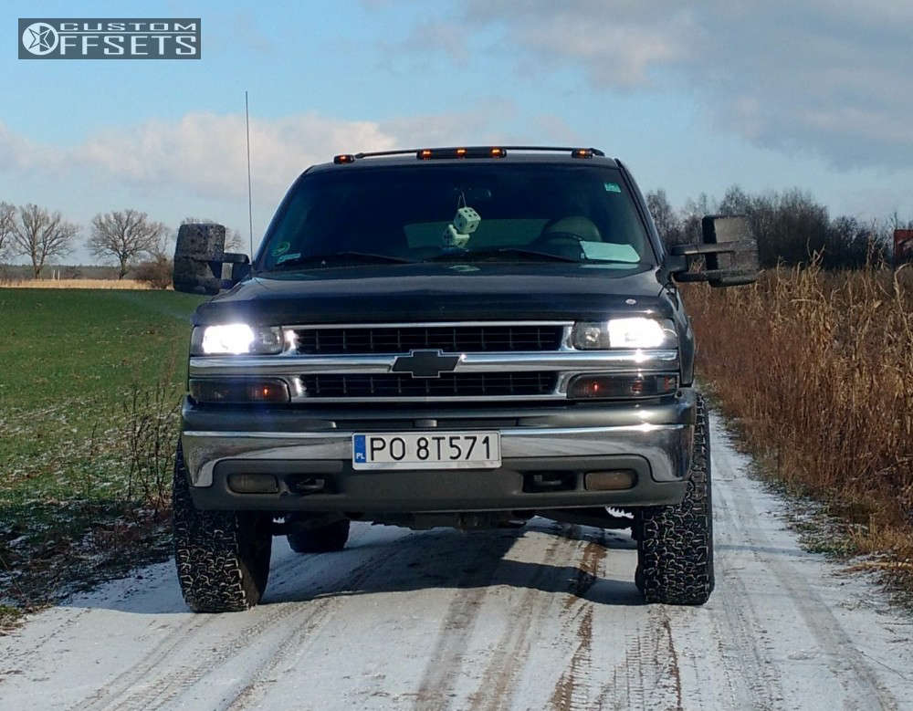 2002 Chevrolet Tahoe with 16x8 -25 Speedmax Other and 285/75R16 ...