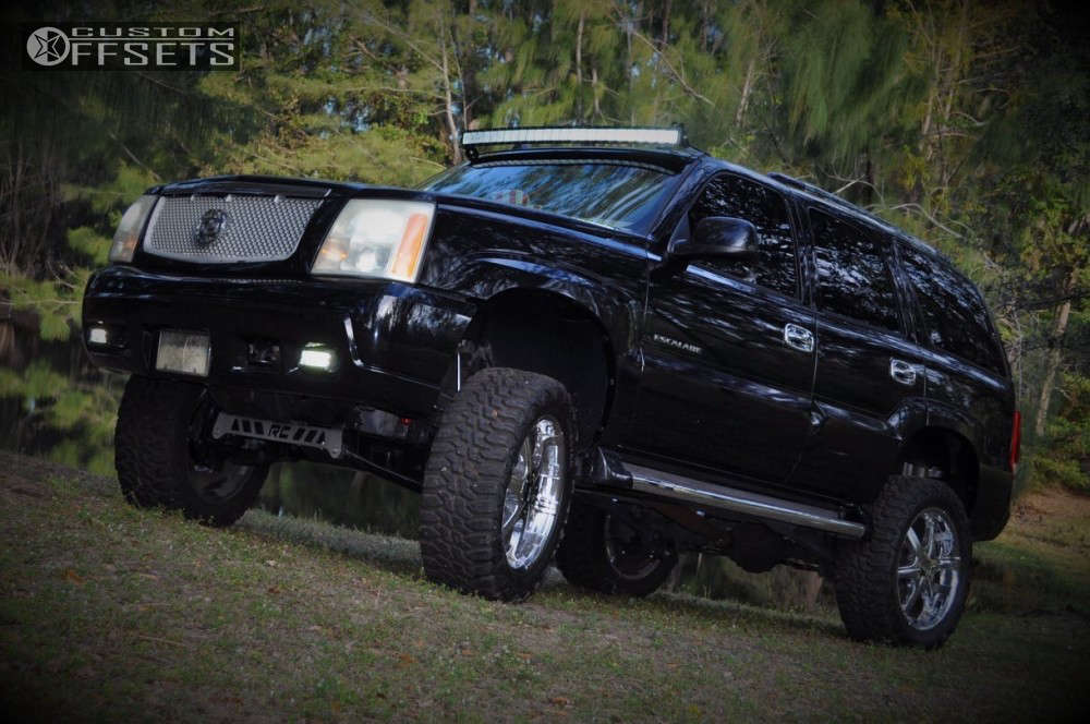2004 Cadillac Escalade with 22x9.5 0 Motto Mt100 and 35/12.5R22 ...