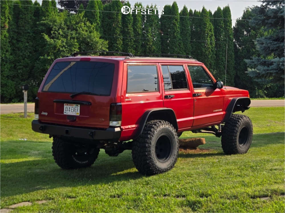 1998 Jeep Cherokee with 15x10 -47 Pro Comp Series 69 and 33/12.5R15 ...