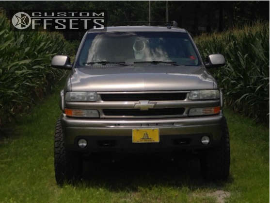 2003 Chevrolet Suburban with 18x9 -12 Method Con6 and 33/12.5R18 ...