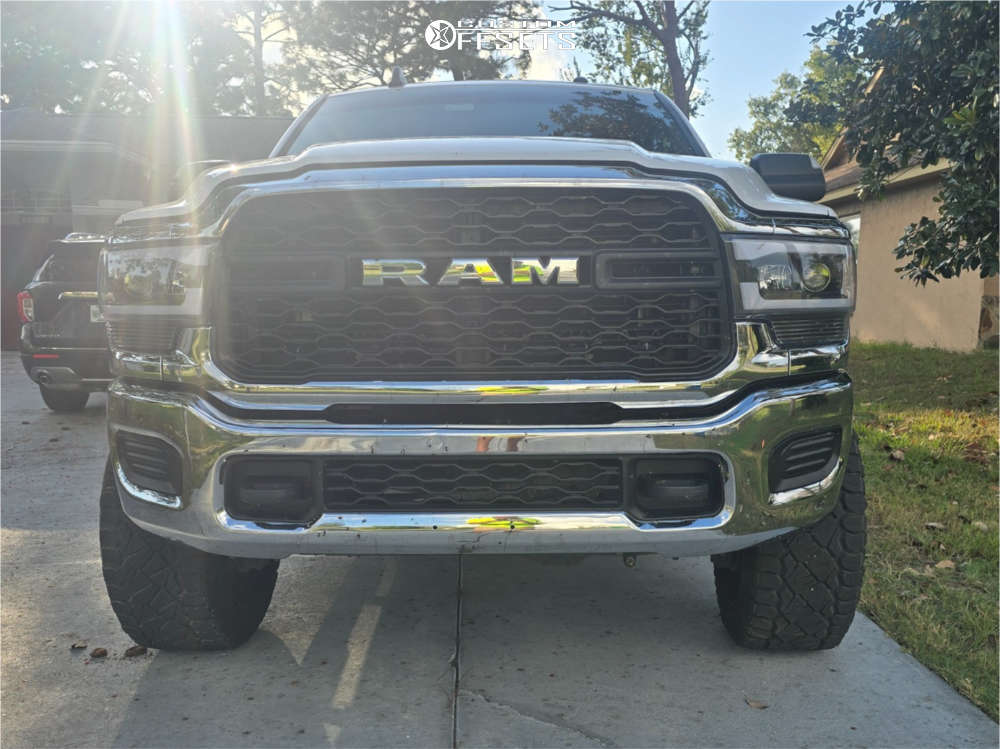 2021 Ram 2500 with 22x12 -44 TIS 563b and 35/12.5R22 Predator New ...