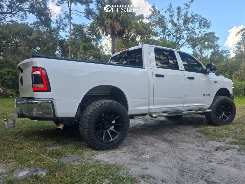 2021 Ram 2500 with 22x12 -44 TIS 563b and 35/12.5R22 Predator New ...