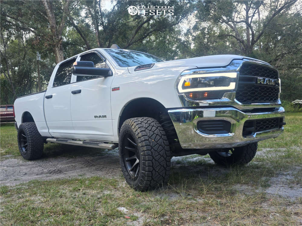 2021 Ram 2500 with 22x12 -44 TIS 563b and 35/12.5R22 Predator New ...