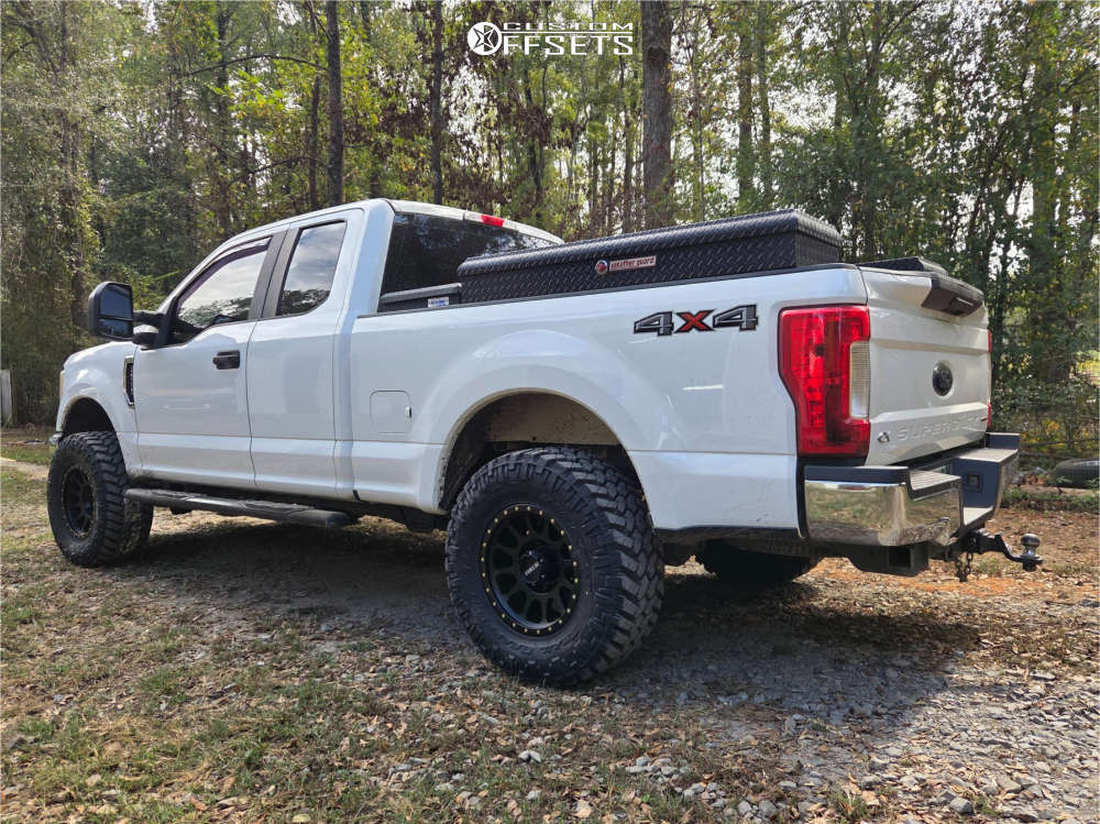 2017 Ford F-250 Super Duty with 18x9 -18 Method 305 and 35/12.5R18 ...