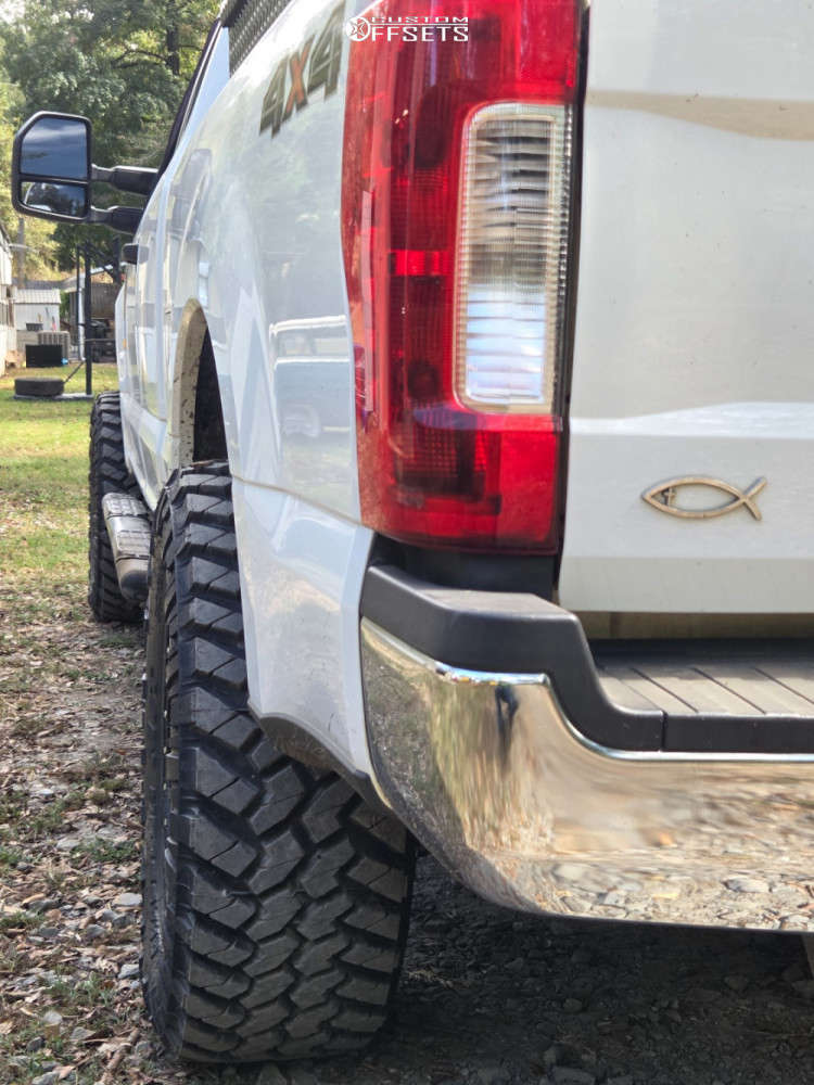 2017 Ford F-250 Super Duty with 18x9 -18 Method 305 and 35/12.5R18 ...
