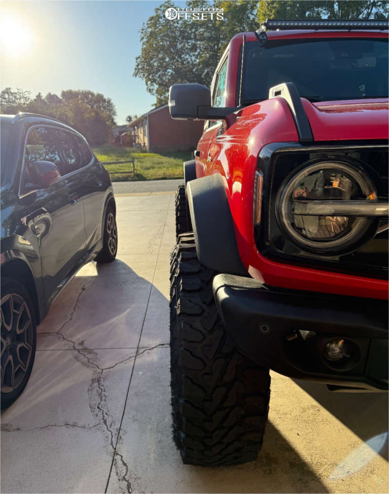 2023 Ford Bronco with 17x9.5 -32 Raceline Monster and 40/13.5R17 ...