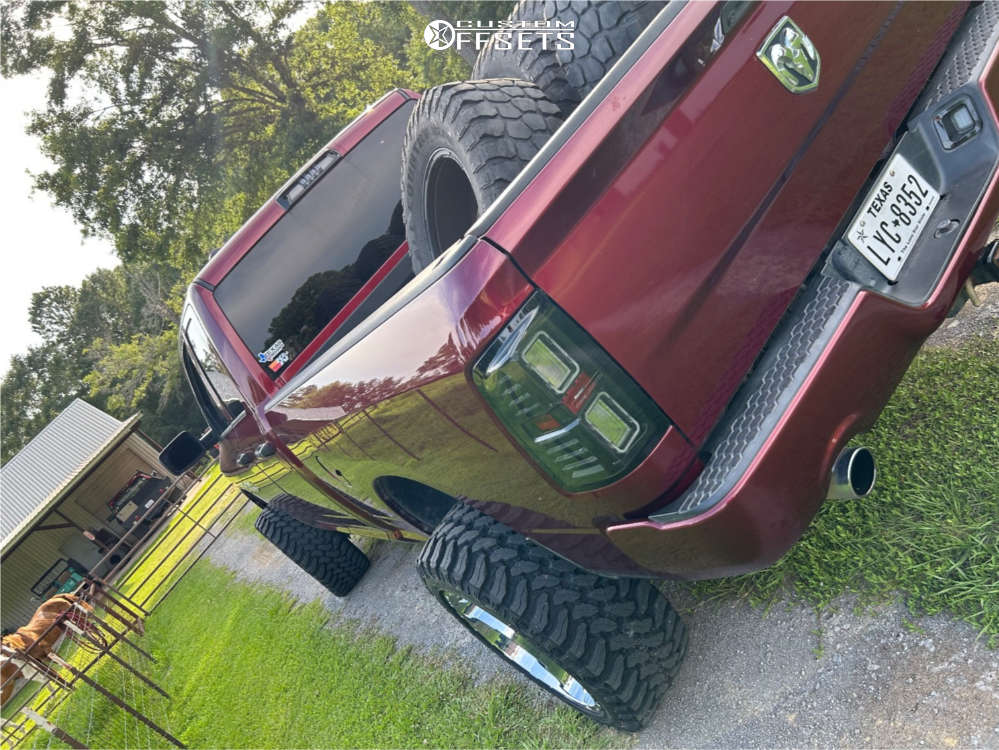 2018 Ram 1500 with 22x12 -44 TIS 547c and 35/12.5R22 TIS Tt1 and ...