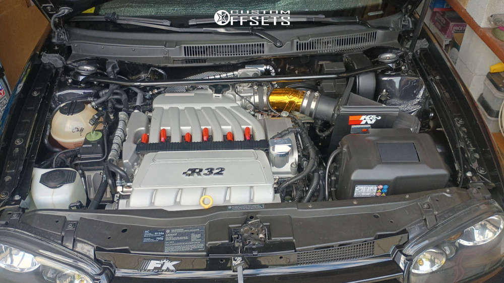 2004 Volkswagen R32 with 18x8.5 35 3SDM 0.66 and 215/40R18 Nitto Neo ...