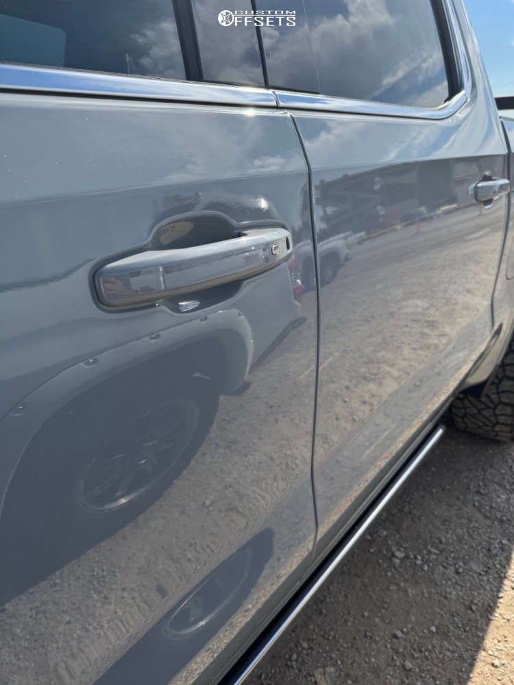 2025 GMC Sierra 1500 with 22x10 -18 Fuel Burn and 33/12.5R22 Nitto ...