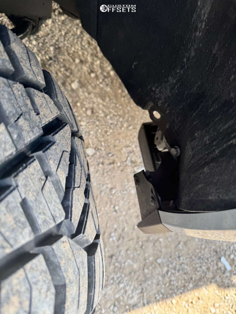 2025 GMC Sierra 1500 with 22x10 -18 Fuel Burn and 33/12.5R22 Nitto ...