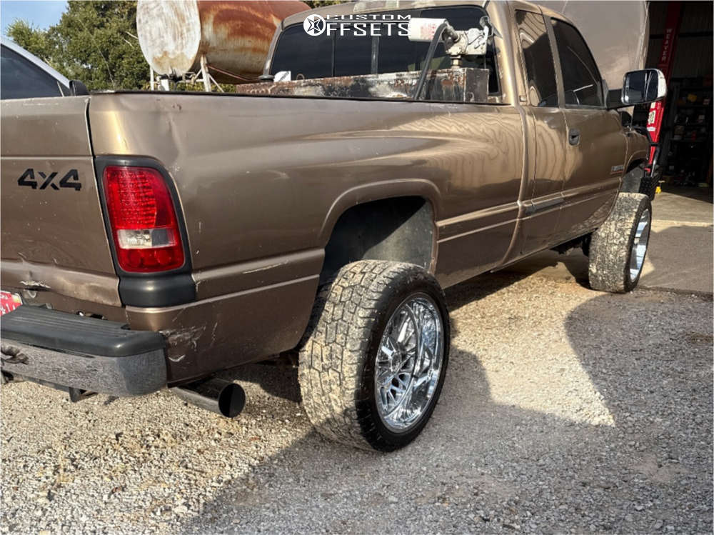 2001 Dodge Ram 2500 with 22x12 -44 Luxxx HD Lhd19 and 33/12.5R22 Terra ...