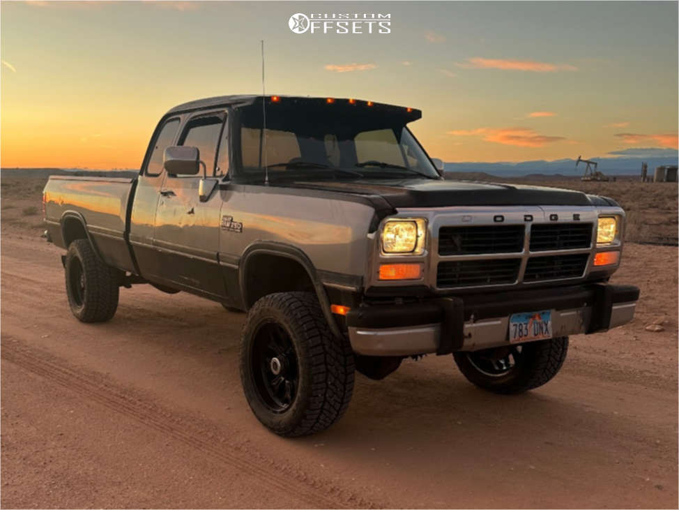 1992 Dodge W250 with 20x10 -19 TIS 560b and 33/12.5R20 Milestar ...