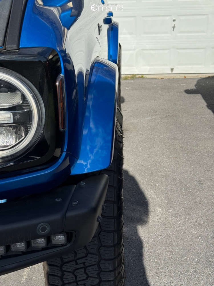 2022 Ford Bronco with 18x8.5 40 Method Mr318 and 275/70R18 Nitto Terra ...