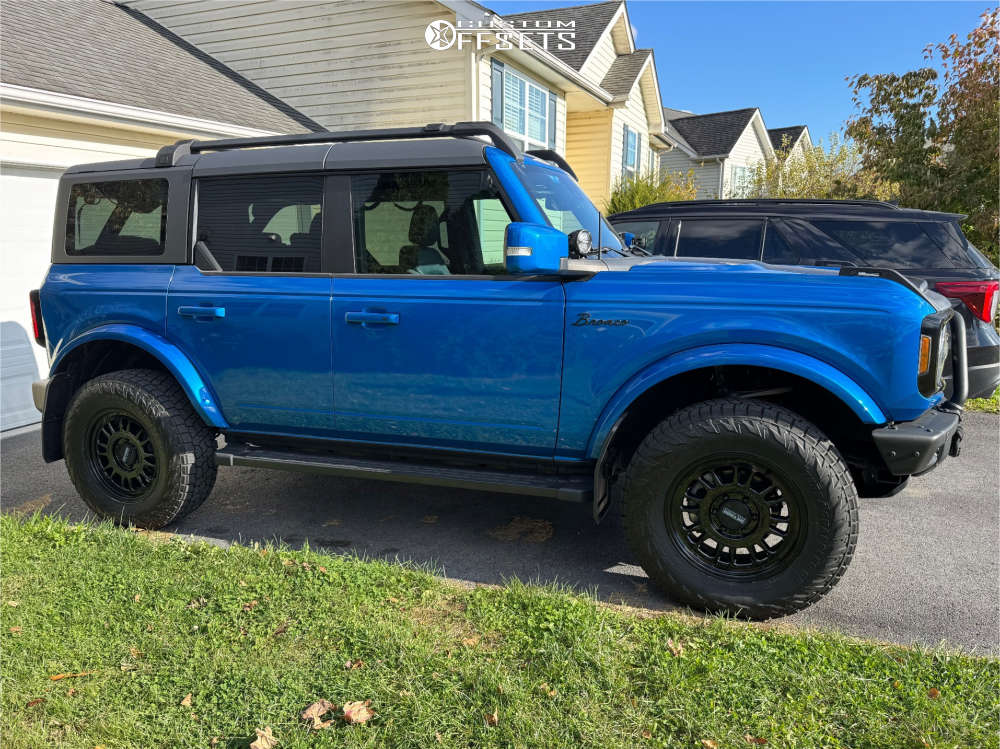2022 Ford Bronco with 18x8.5 40 Method Mr318 and 275/70R18 Nitto Terra ...