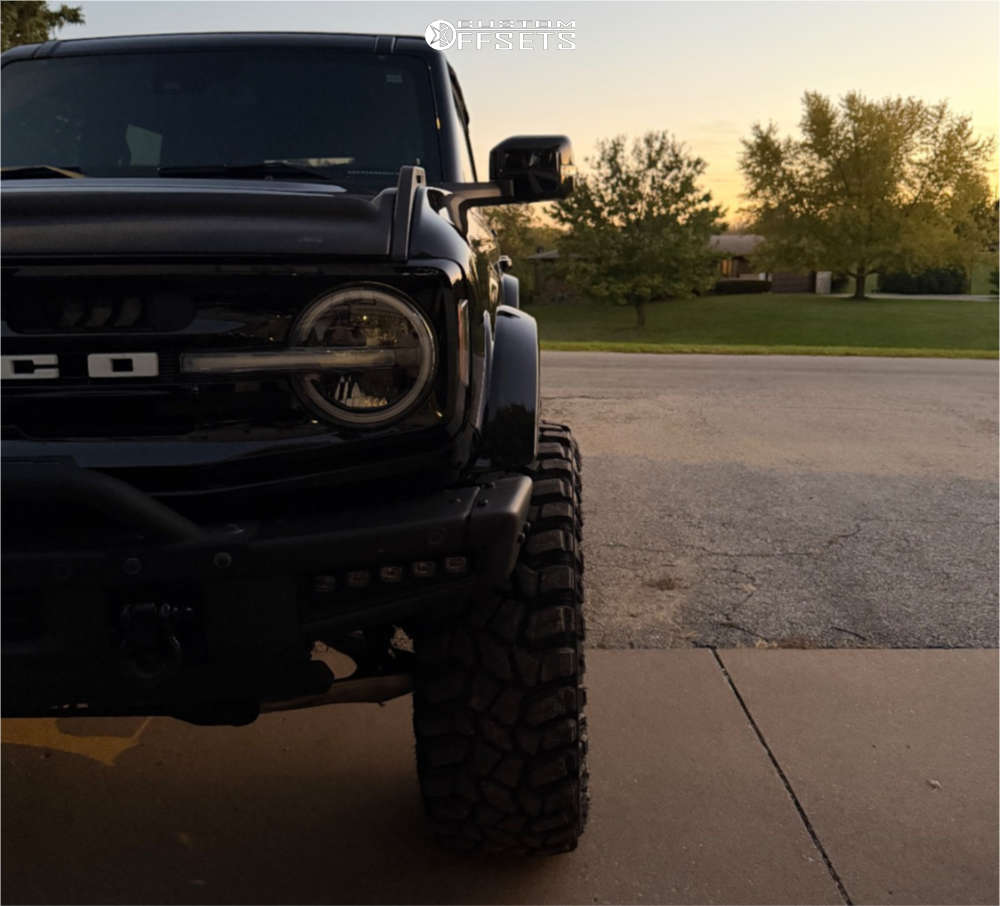 2022 Ford Bronco with 20x10 -18 Gear Off-Road 770b and 37/12.5R20 ...