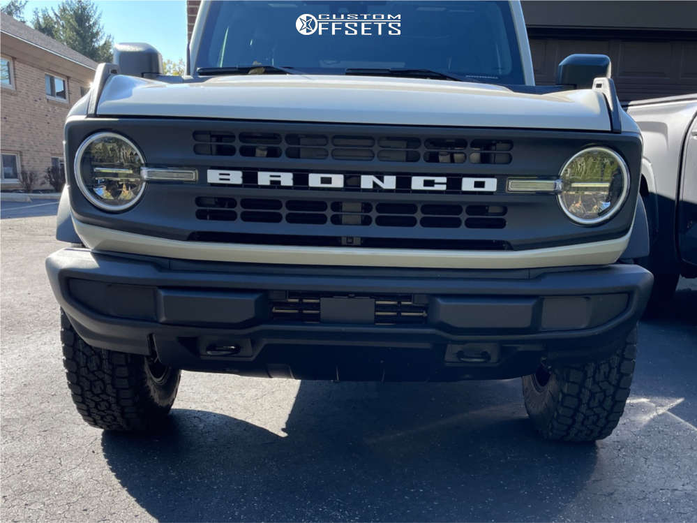 2025 Ford Bronco with 17x8 35 Black Rhino Stadium and 34/10.5R17 Toyo ...