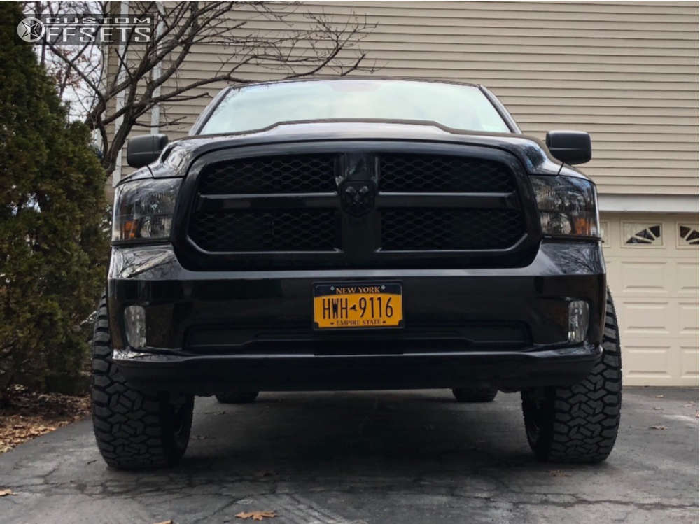 2017 Ram 1500 with 22x10 -19 Tuff T15 and 35/12.5R22 Fury Offroad ...