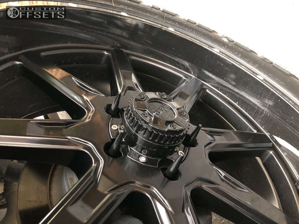 2017 Ram 1500 with 22x10 -19 Tuff T15 and 35/12.5R22 Fury Offroad ...