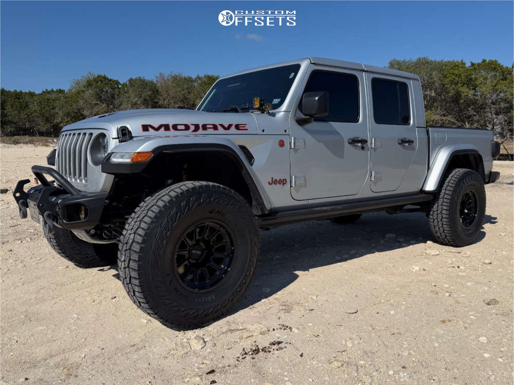 2022 Jeep Gladiator with 17x9 -38 Method Mr323 and 37/12.5R17 Hankook ...