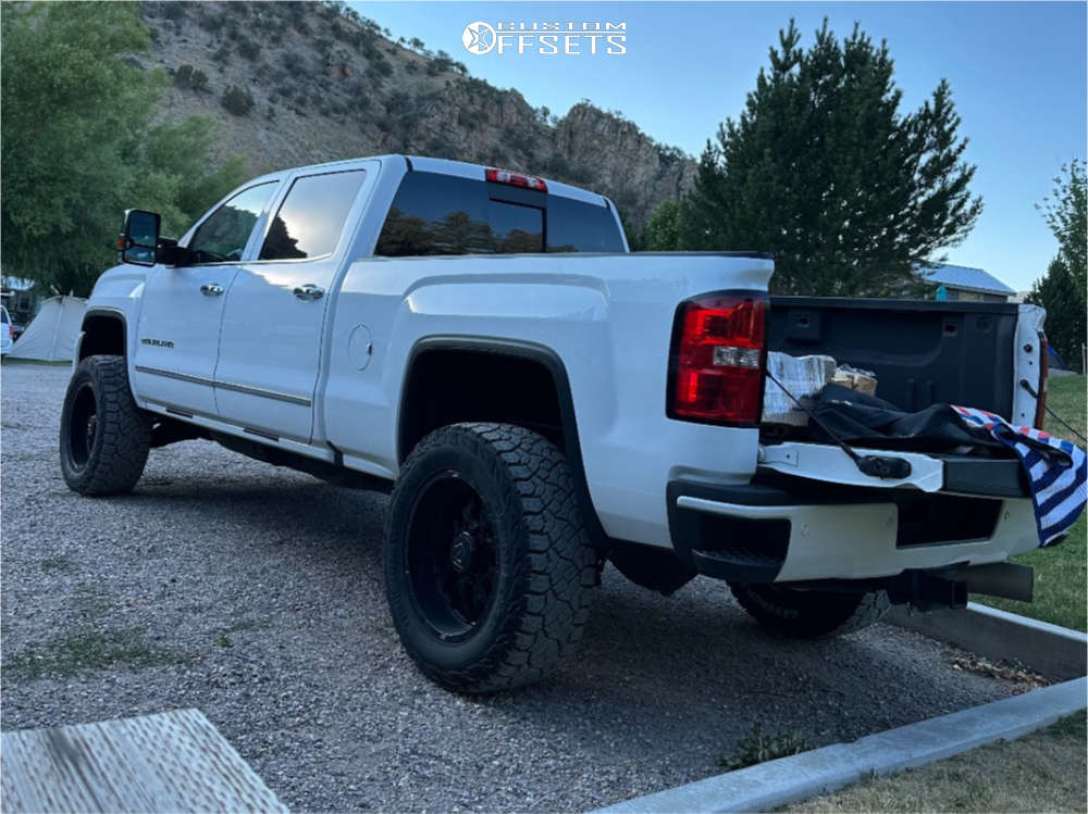 2017 GMC Sierra 2500 HD with 20x12 -44 TIS 544B and 35/12.5R20 Venom ...