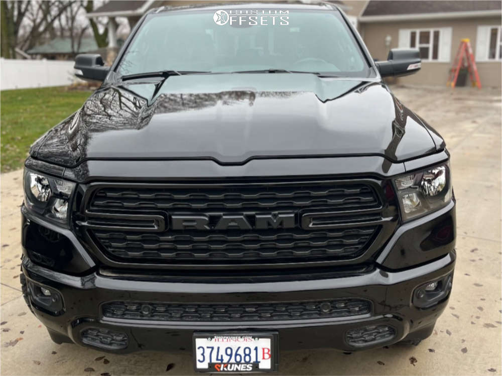 2022 Ram 1500 with 20x10 -18 Fuel Maverick and 33/12.5R20 Kenda Klever ...