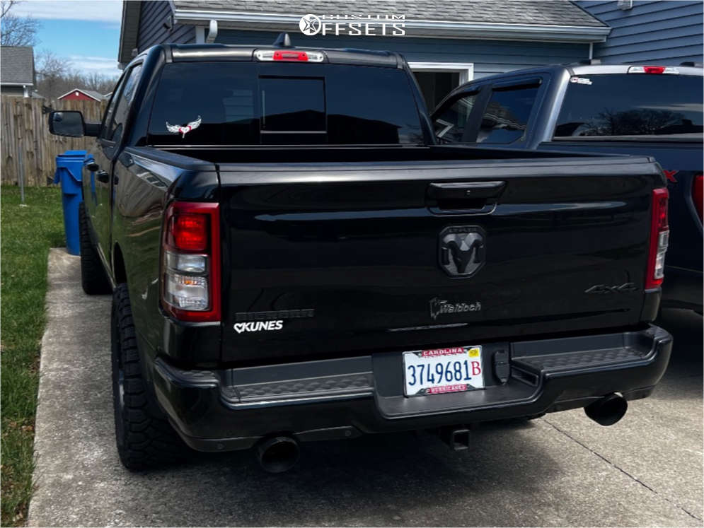 2022 Ram 1500 with 20x10 -18 Fuel Maverick and 33/12.5R20 Kenda Klever ...