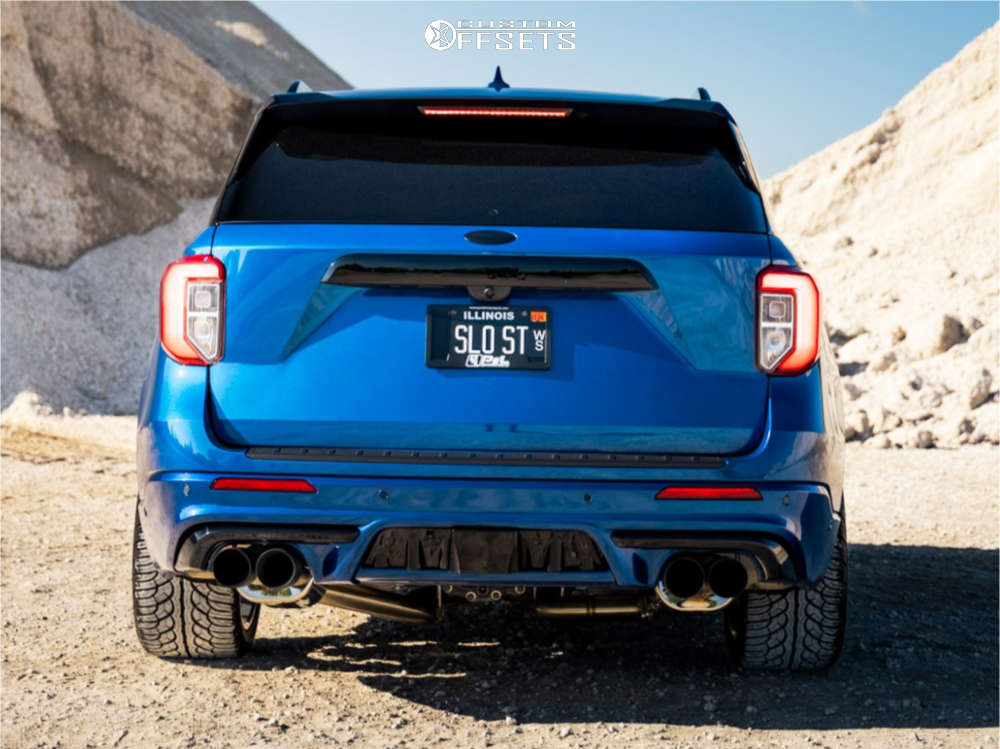 2020 Ford Explorer with 22x10.5 30 Velgen Vf10 and 305/40R22 Yokohama ...