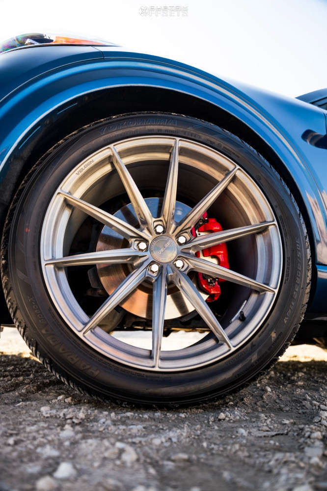 2020 Ford Explorer with 22x10.5 30 Velgen Vf10 and 305/40R22 Yokohama ...