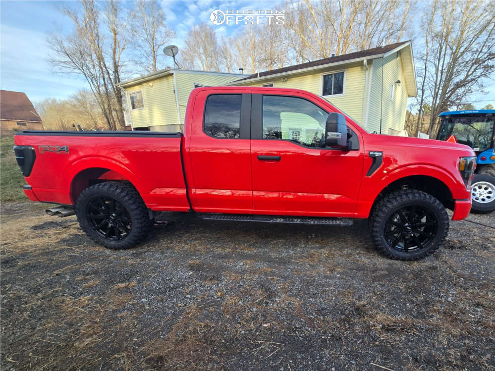 2022 Ford F-150 with 22x9 30 Voxx Vento and 35/12.5R22 TIS Tt1 and ...