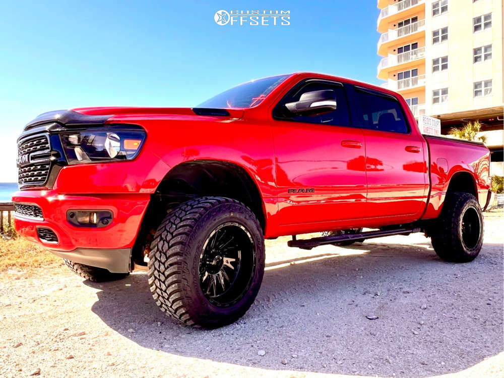 2022 Ram 1500 with 20x12 -44 TIS 547b and 35/12.5R20 AMP Mud Terrain ...