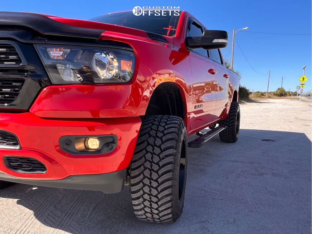 2022 Ram 1500 with 20x12 -44 TIS 547b and 35/12.5R20 AMP Mud Terrain ...