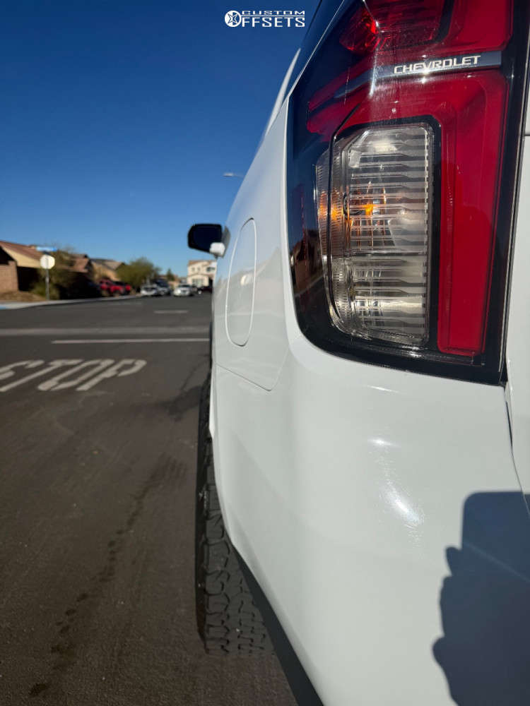 2022 Chevrolet Tahoe with 20x10 -18 Lock Offroad Wheels Commando and ...