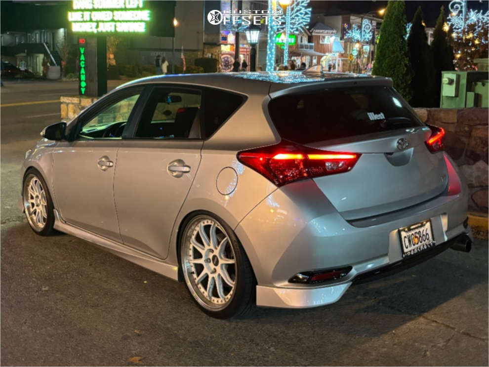 2018 Toyota Corolla IM with 19x9.5 35 ESR Cs12 and 235/35R19 ...