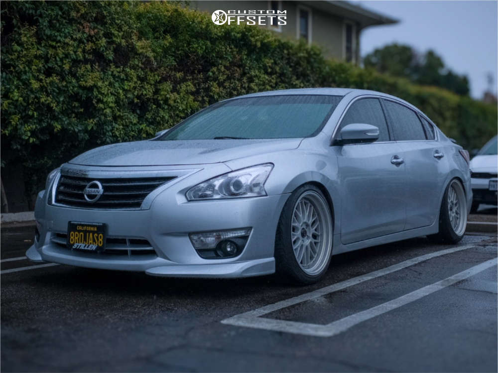 2015 Nissan Altima with 19x8.5 35 Vors Vr8 and 235/40R19 Zenna Argus ...